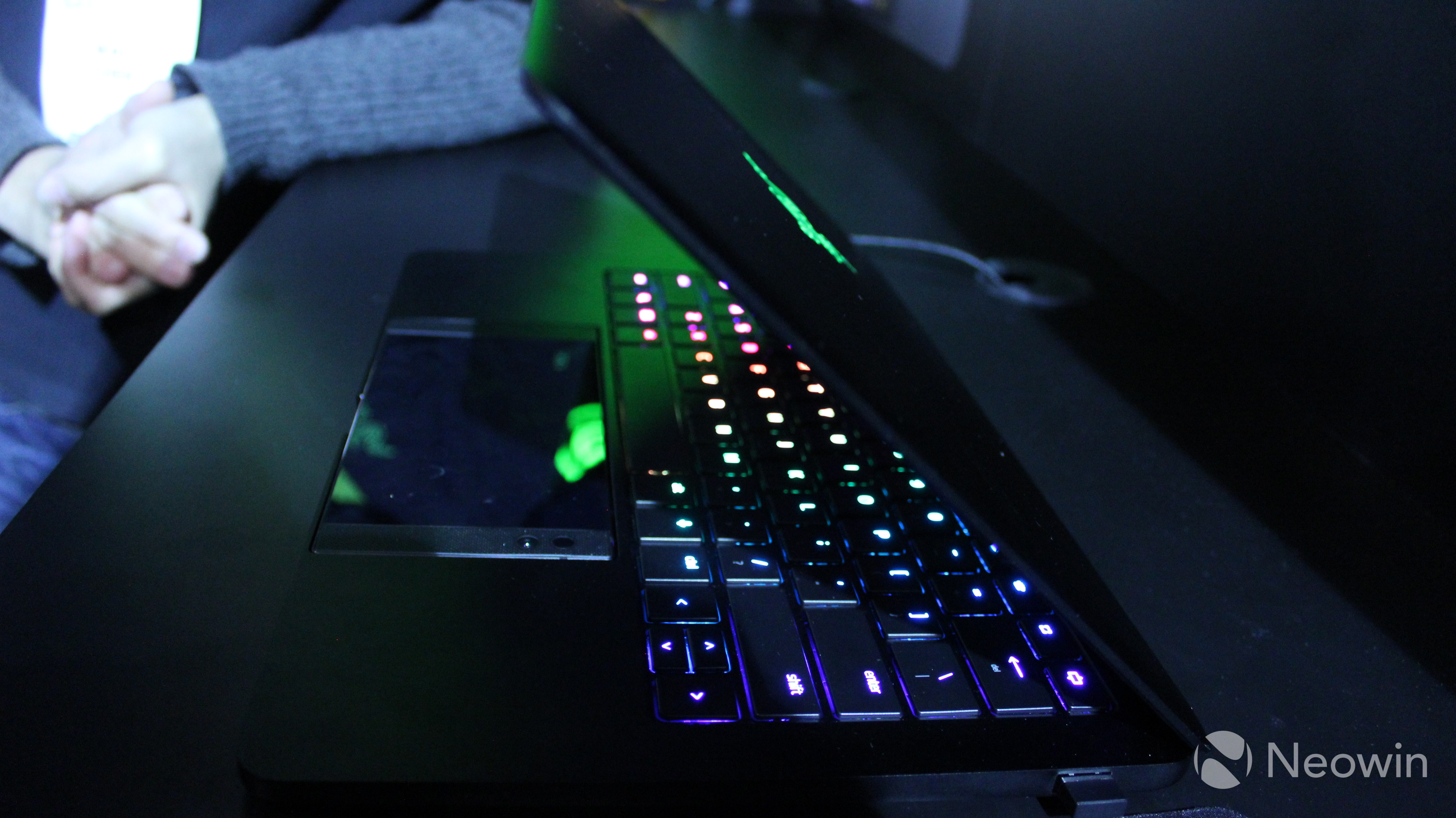 Hands on with Razer's Project Linda at the company's CES booth - Neowin