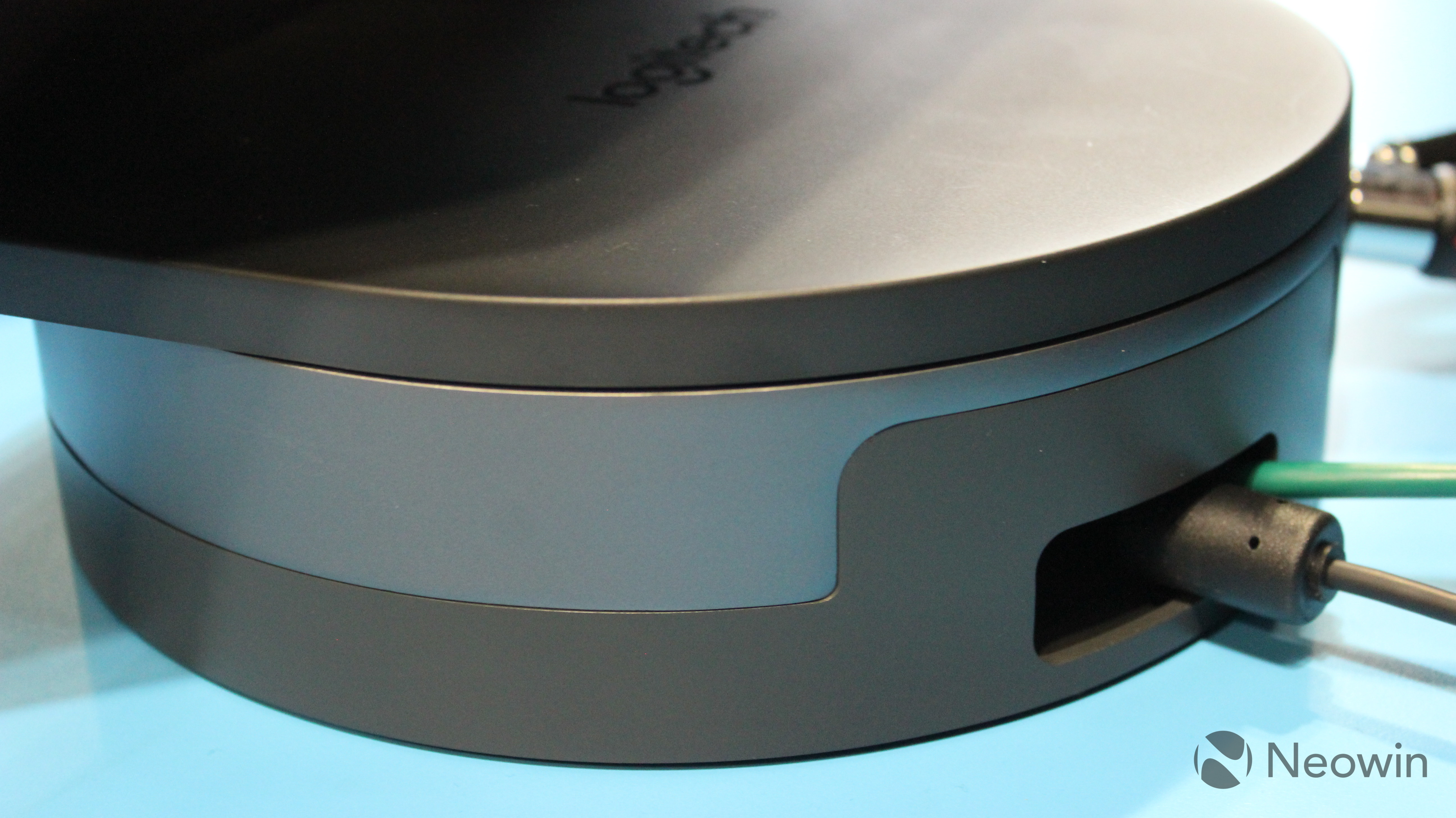 Logitech announces the SmartDock Flex for easier cable management - Neowin