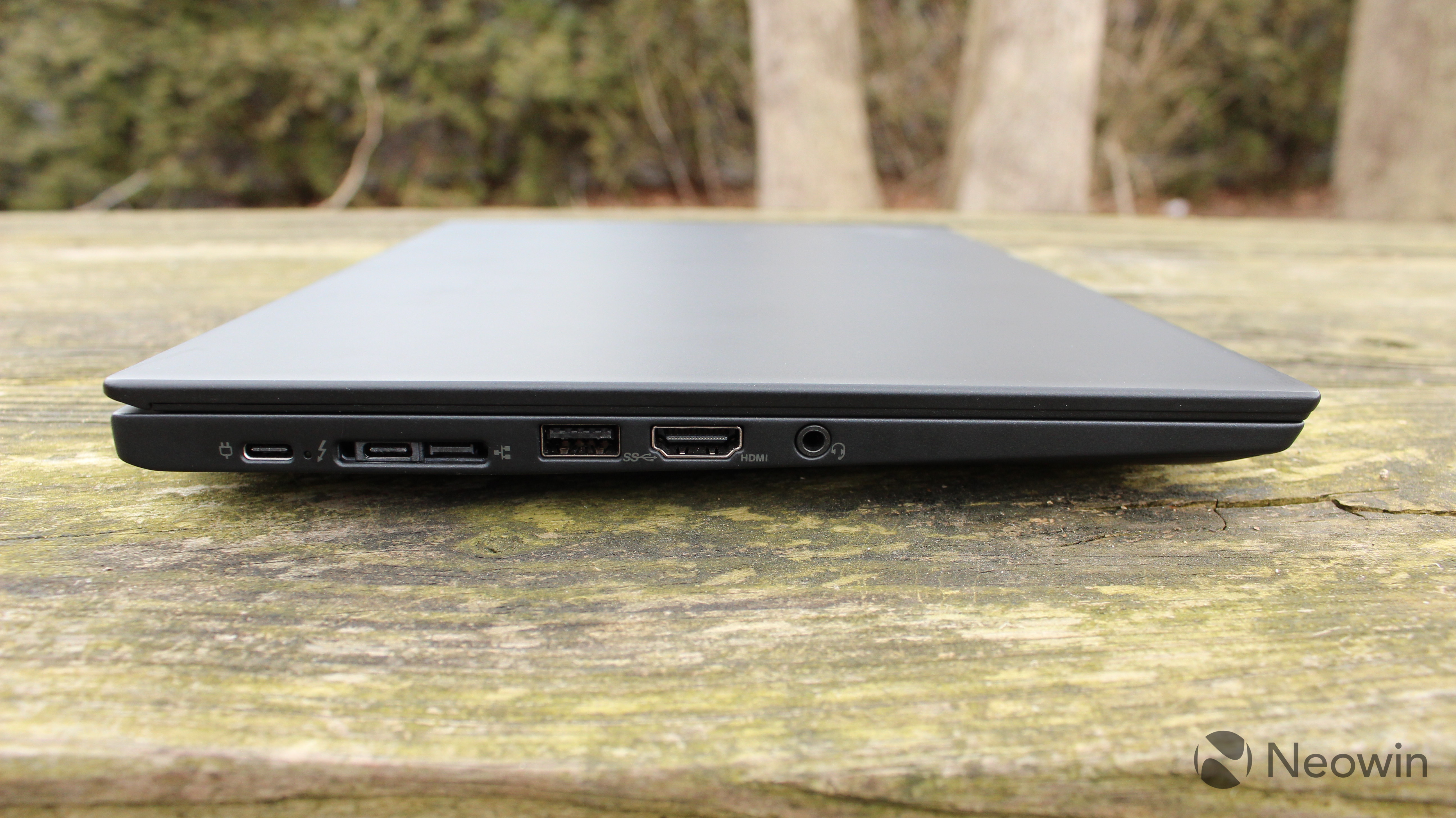 Lenovo ThinkPad X280 review: Compact, portable, and powerful - Neowin