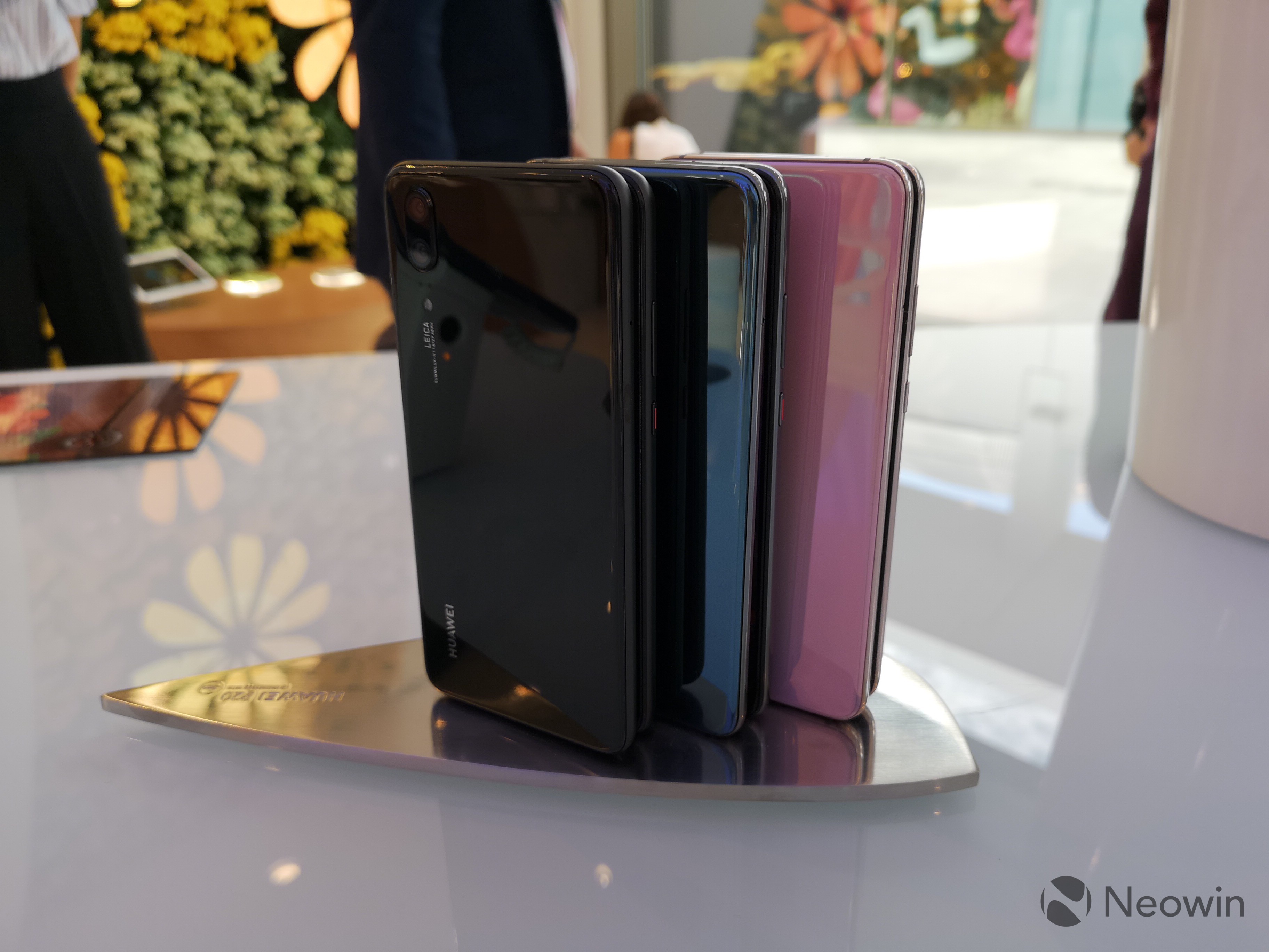 Huawei Europe Tour part 1: Checking out Huawei's flagship store in ...