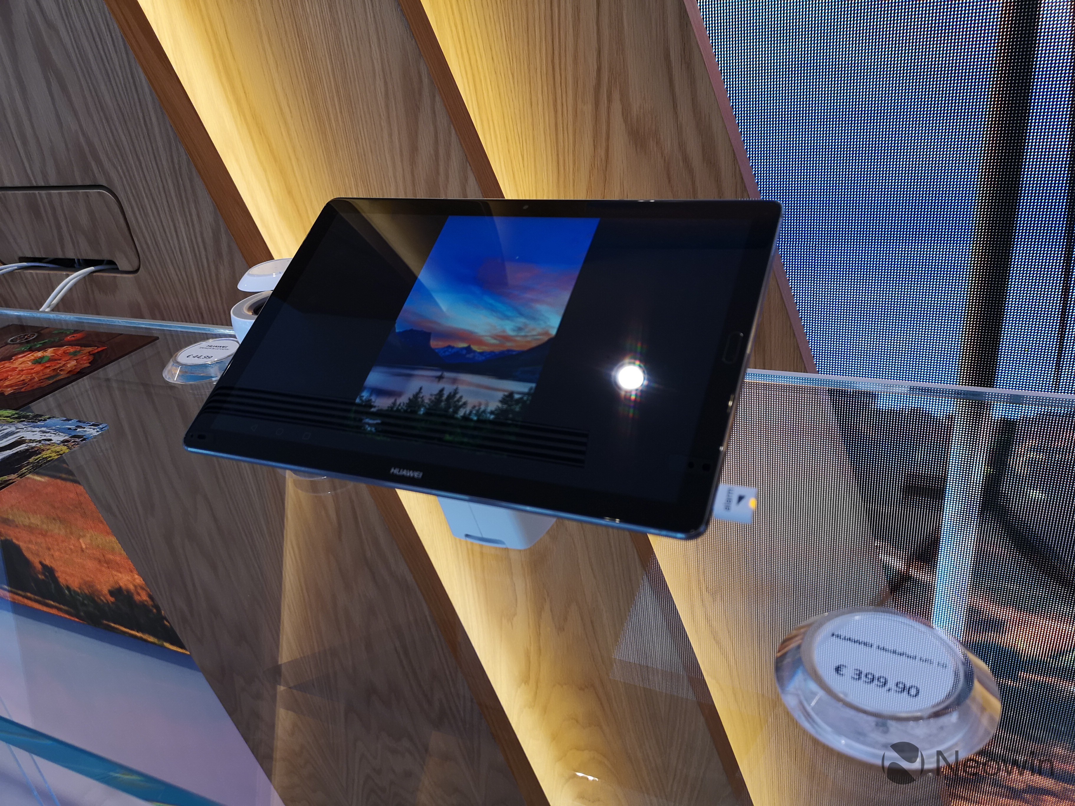 Huawei Europe Tour part 1: Checking out Huawei's flagship store in ...