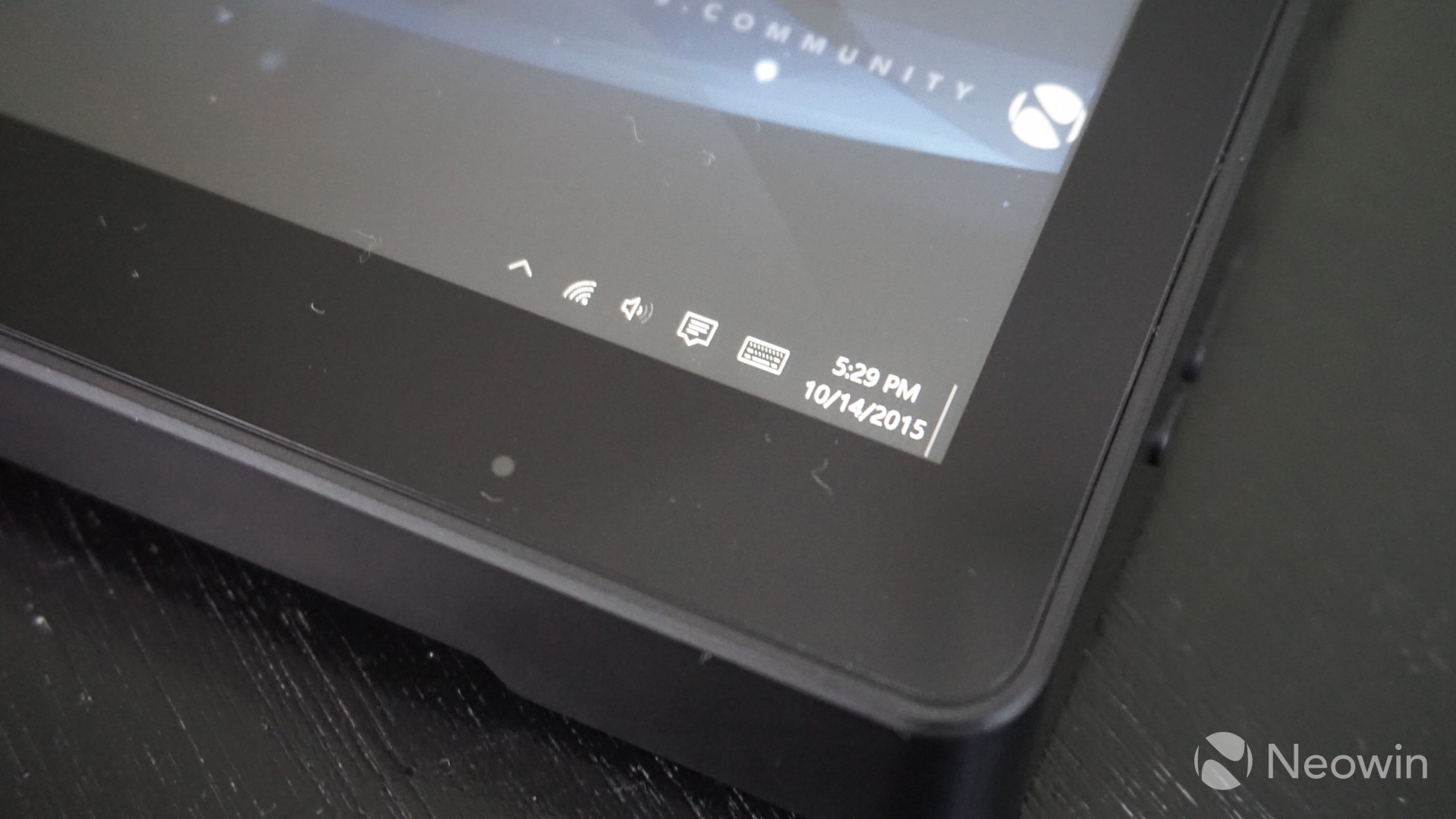 Our review of the the Pipo 'X9', the unique Windows 10 hybrid tablet PC ...