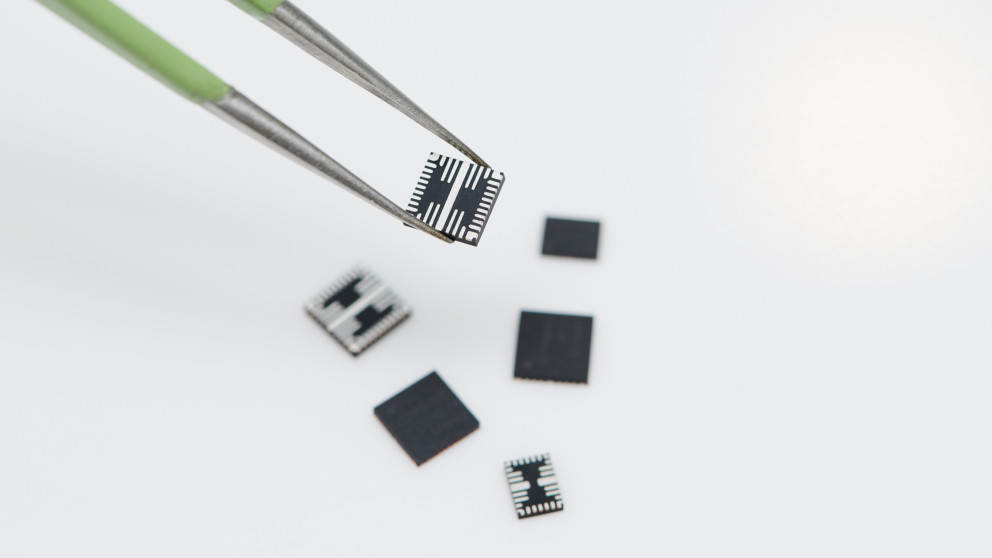 Samsung's unique integrated PMIC for DDR5 claims to be up to 91% ...