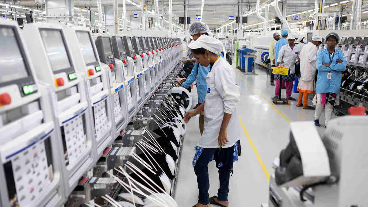 Apple to start manufacturing iPhone 14 in India to remove dependency on ...