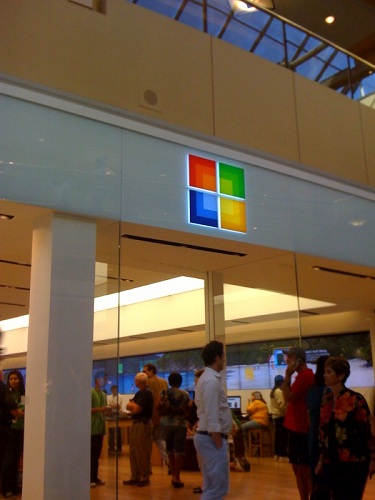 Inside a Microsoft Store - Neowin